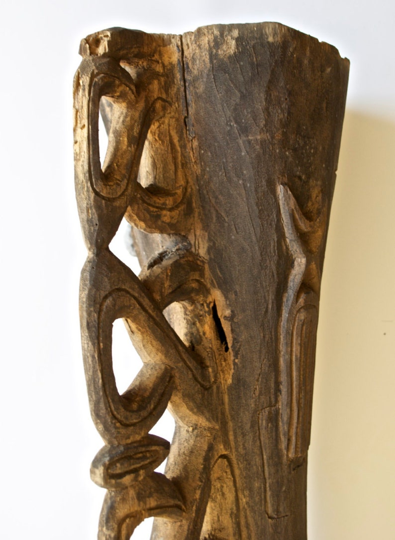 Artefacto escultural de tambor asmat primitivo de Nueva Guinea, arte ...
