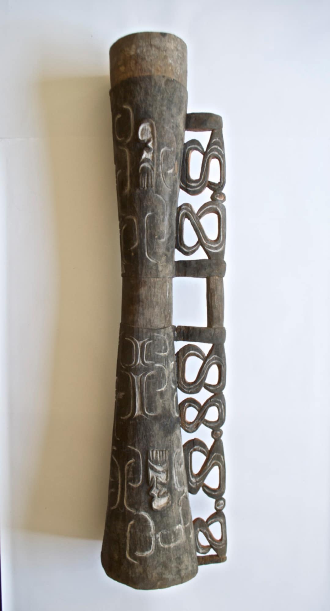 Artefacto de tambor primitivo de Nueva Guinea Escultura tribal Asmat de ...