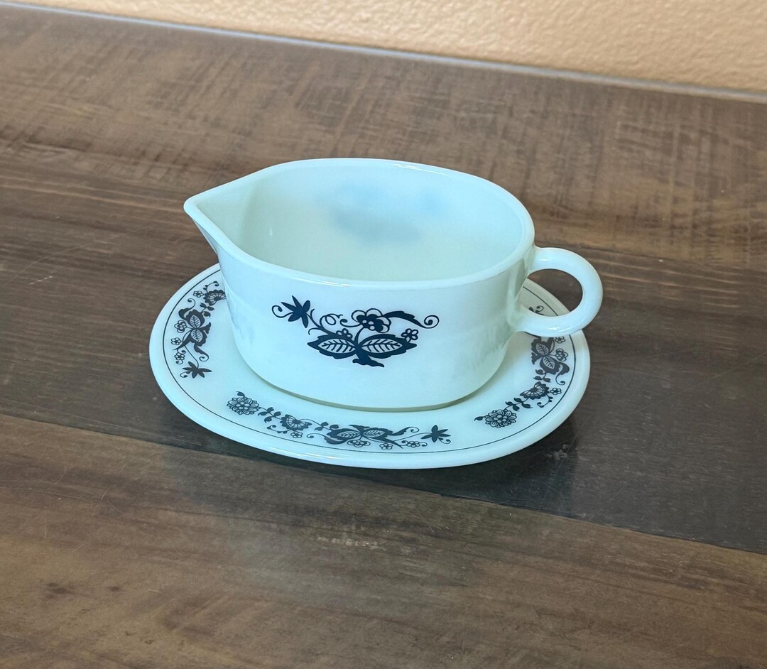 Vintage Pyrex Gravy Boat With Underplate Blue Onion - Etsy
