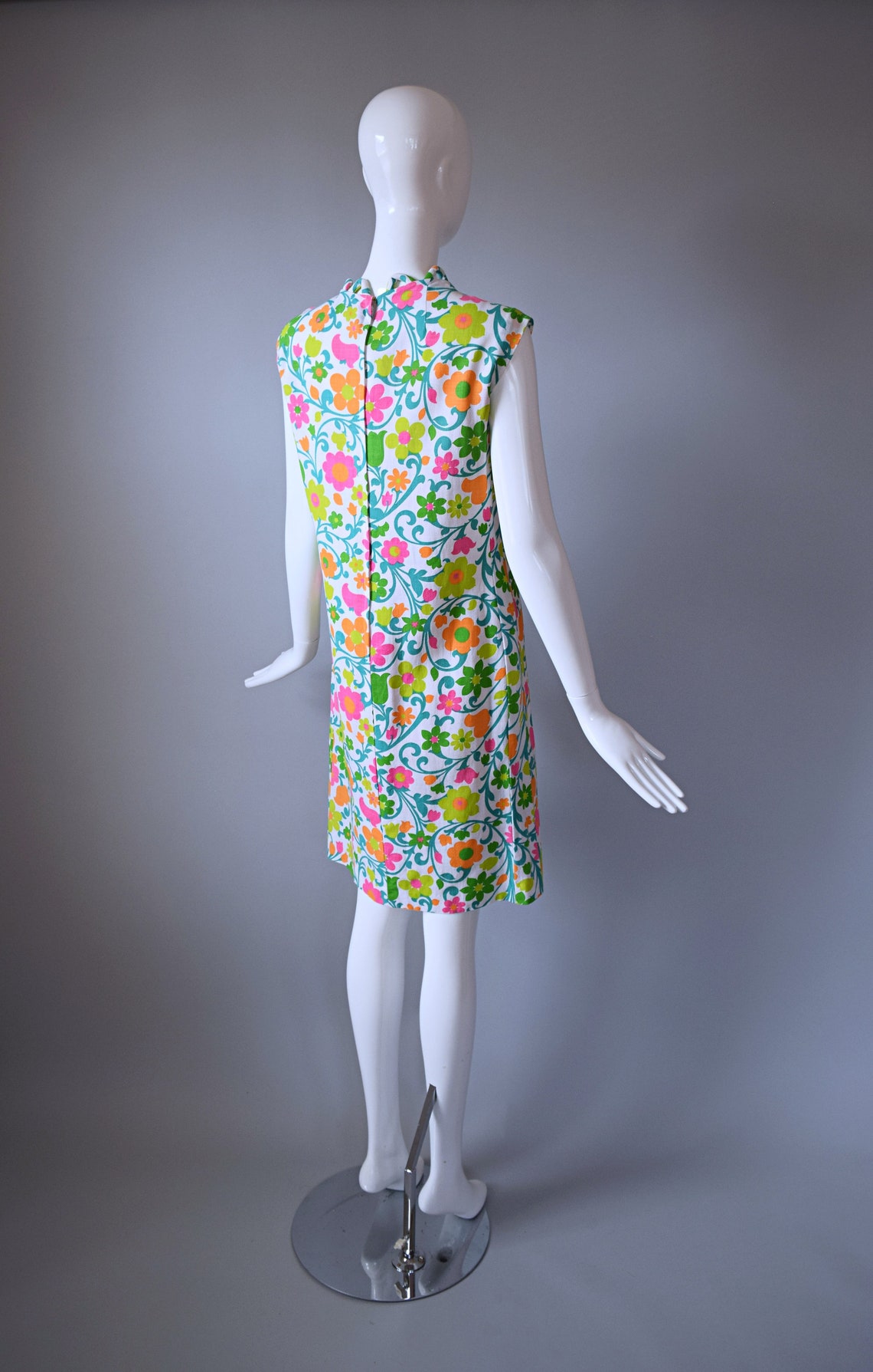 Vintage 1960s Handmade Vibrant Floral Print Loop Neck Shift Dress With ...