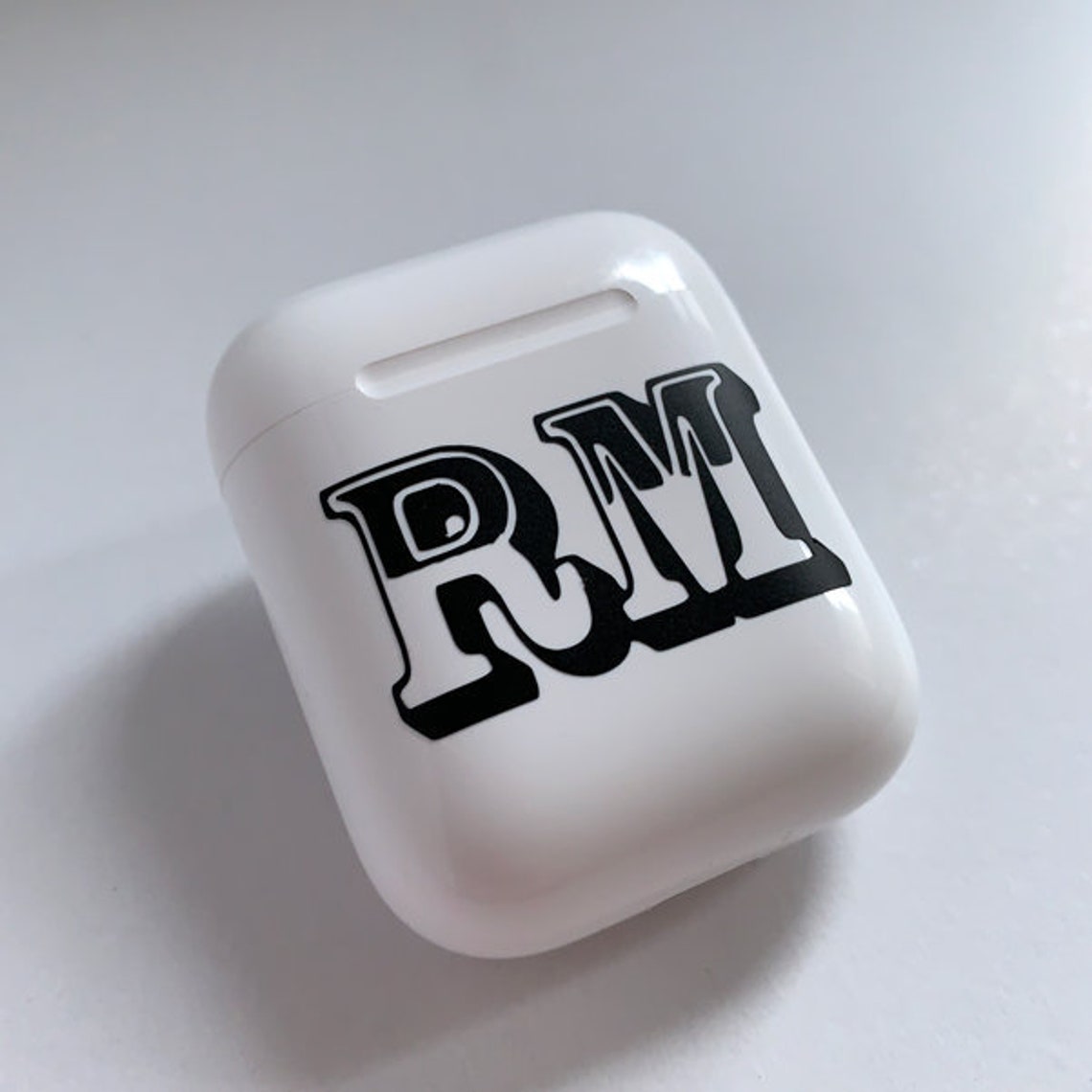 Airpods / Airpods Pro Custom Monogram Initials 2016 and 2019 - Etsy