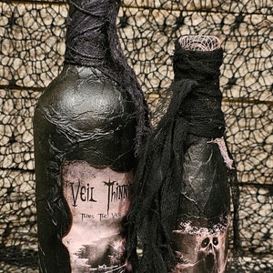 Halloween Potion Bottles, Scary Halloween, Creepy Halloween, Spooky ...