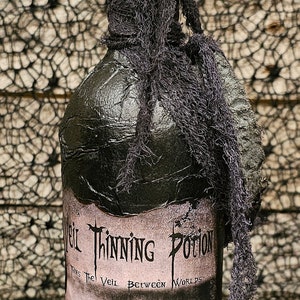 Halloween Potion Bottles, Scary Halloween, Creepy Halloween, Spooky ...
