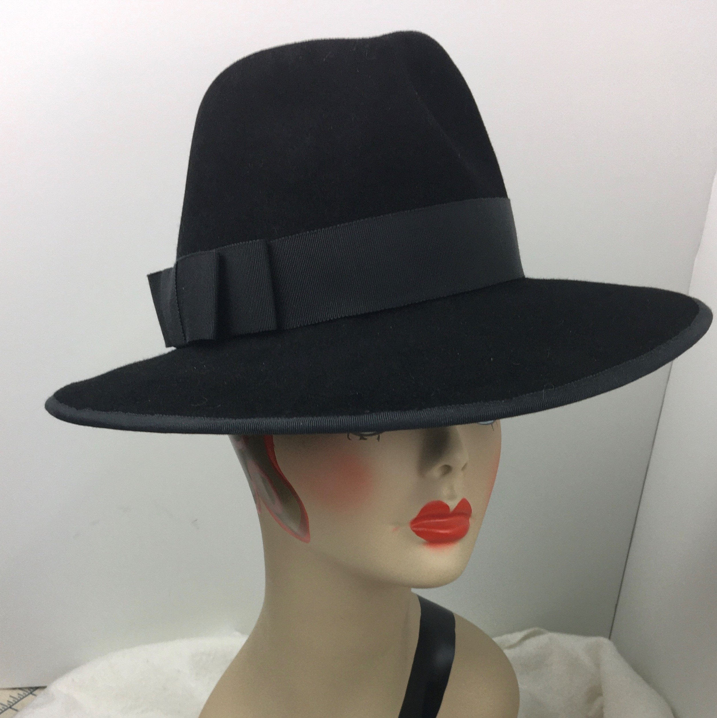 Woman's Classic Velours Felt Fedora Hat