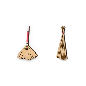 Walis Pin or Magnet, Handpainted © 2021 - Etsy