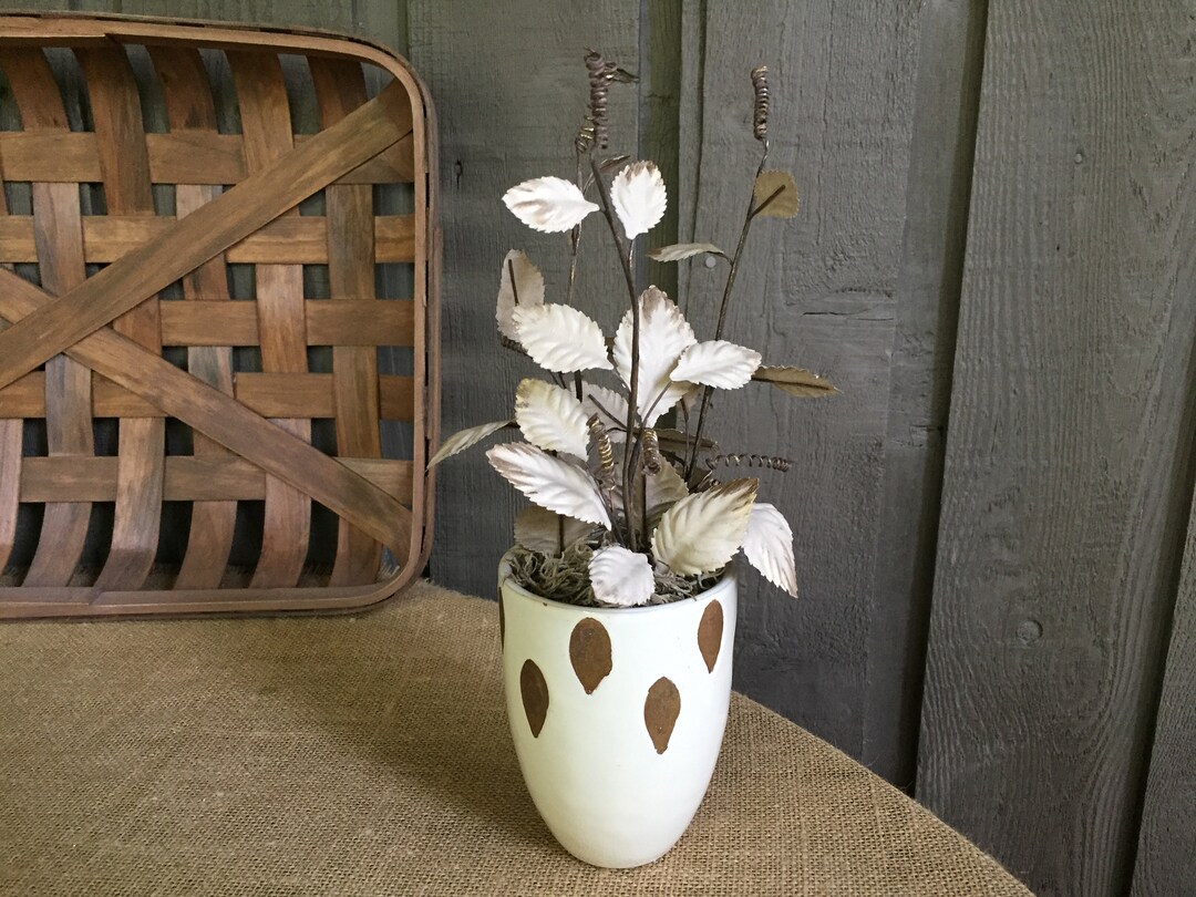 Leaves Arrangement Beige and Gold Paper Leaves Decor for Nightstand ...
