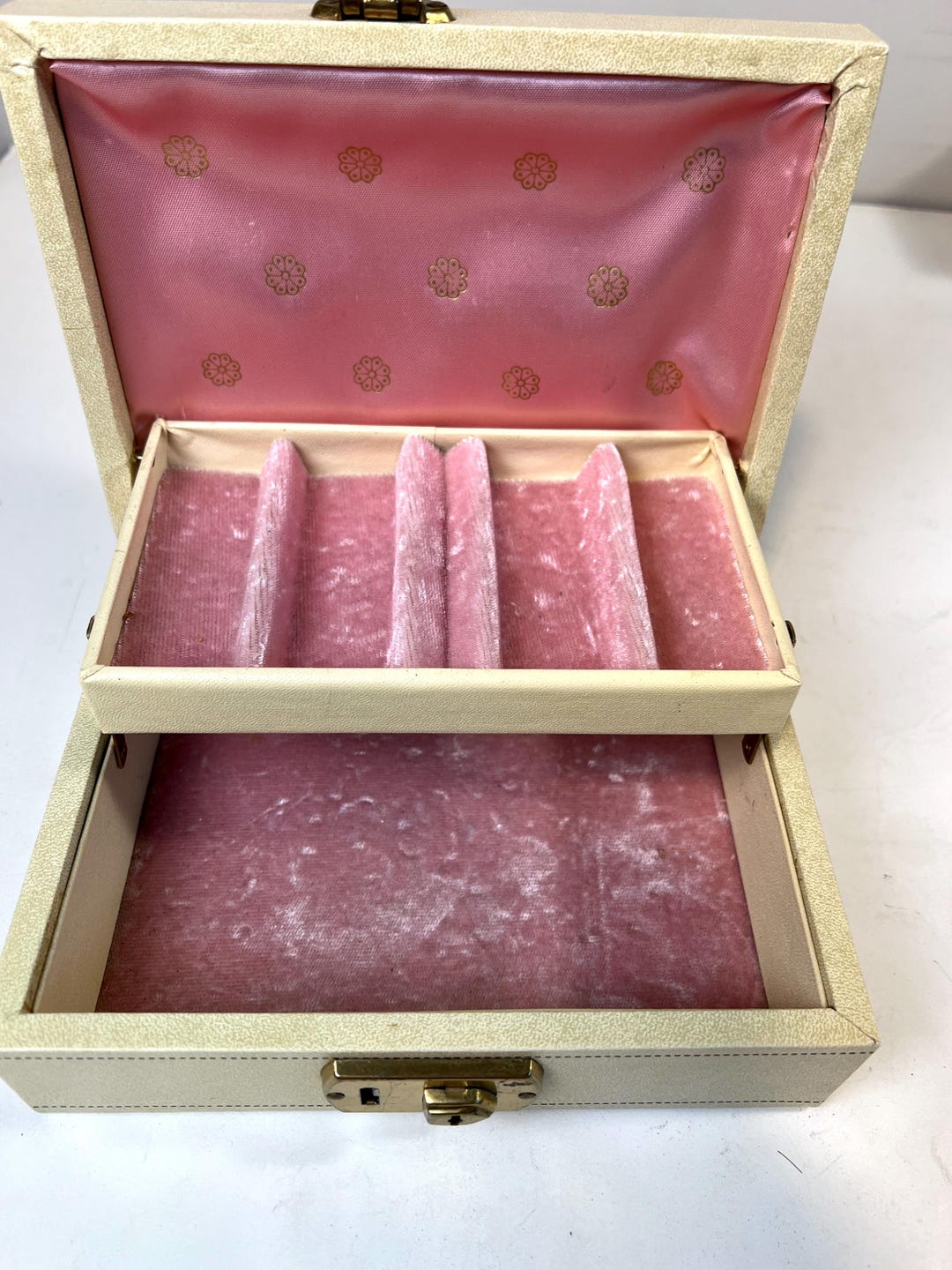 Vintage Off-white Locking Jewelry Box With Key and Pink Velvet and ...
