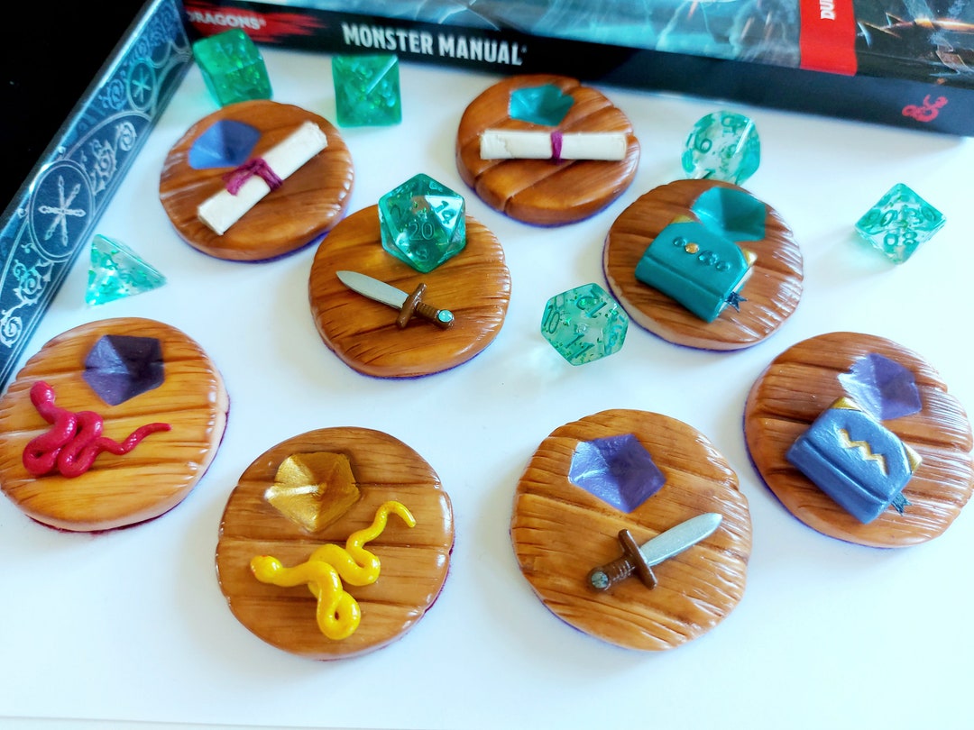 D20 Stand With Mini RPG Item - Etsy