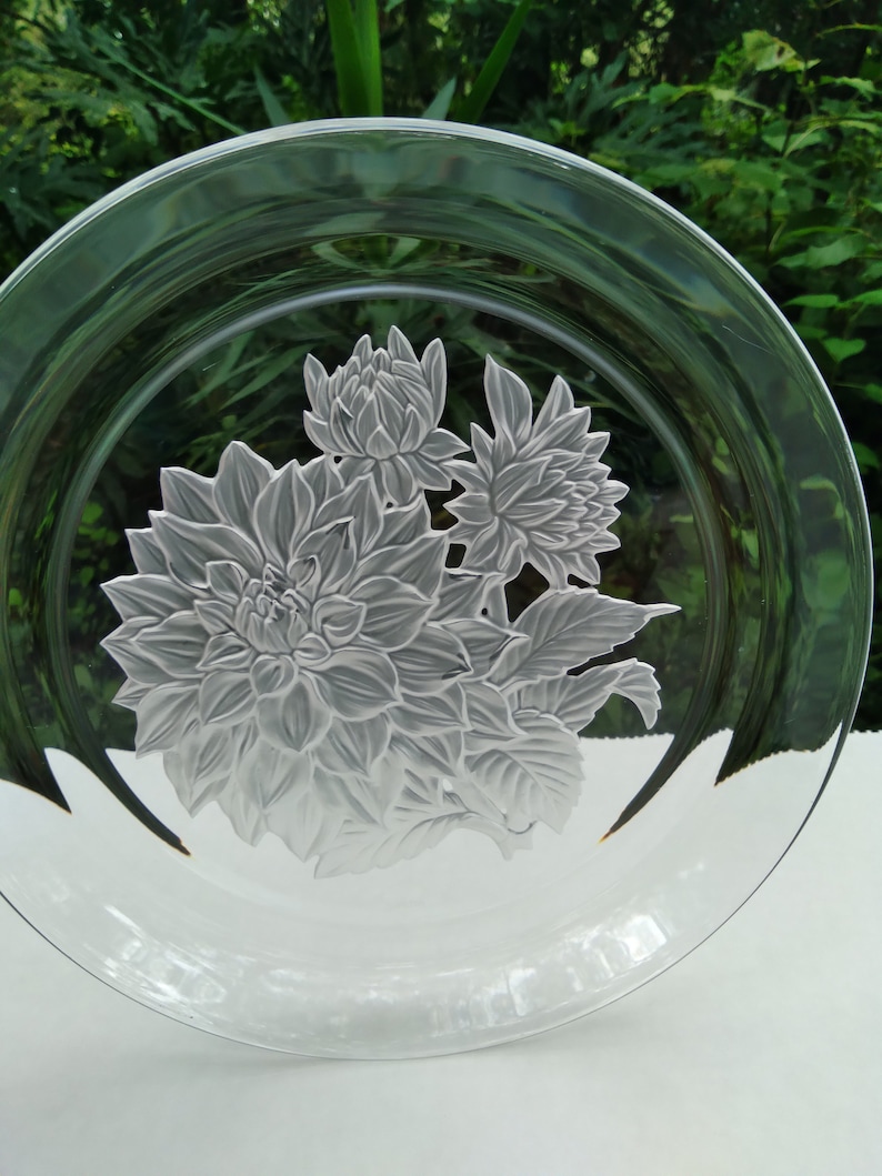 Hoya Crystal of Japan, Hoya Flower of the Month Engraved Crystal Plate ...