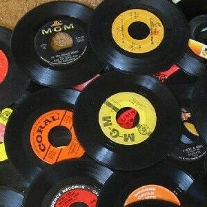 150 Random Vinyl Records - 45s - 7 Inch Arts Crafts Rock and Roll Party ...