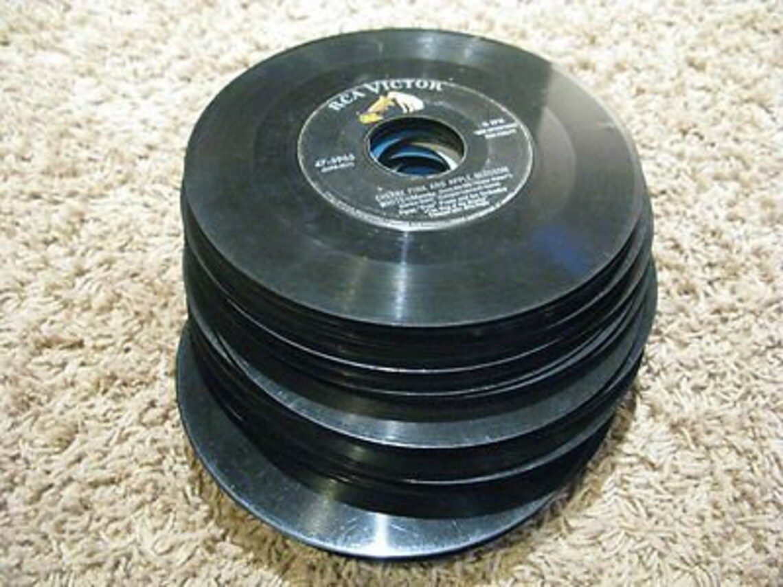 150 Random Vinyl Records - 45s - 7 Inch Arts Crafts Rock and Roll Party ...