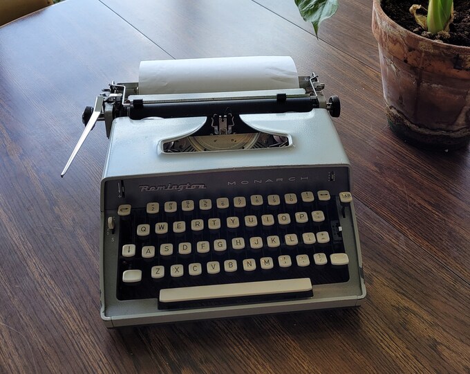 Vintage 1960s Remington Monarch Typewriter - Etsy