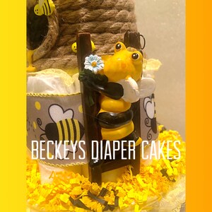 Bumble Bee Diaper Cake: Gender Reveal Centerpiece, 30 Diapers - Etsy