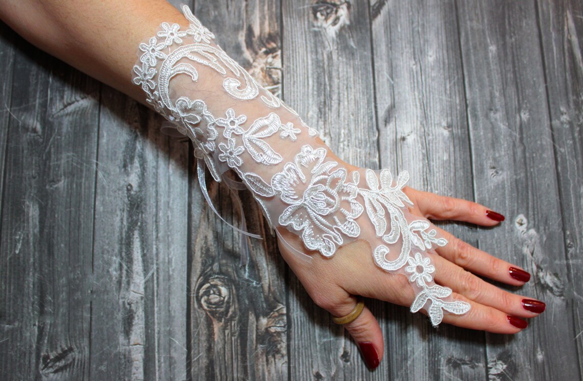 Bridal Lace Gloves, White Elegant Wedding Gloves, Fingerless French ...