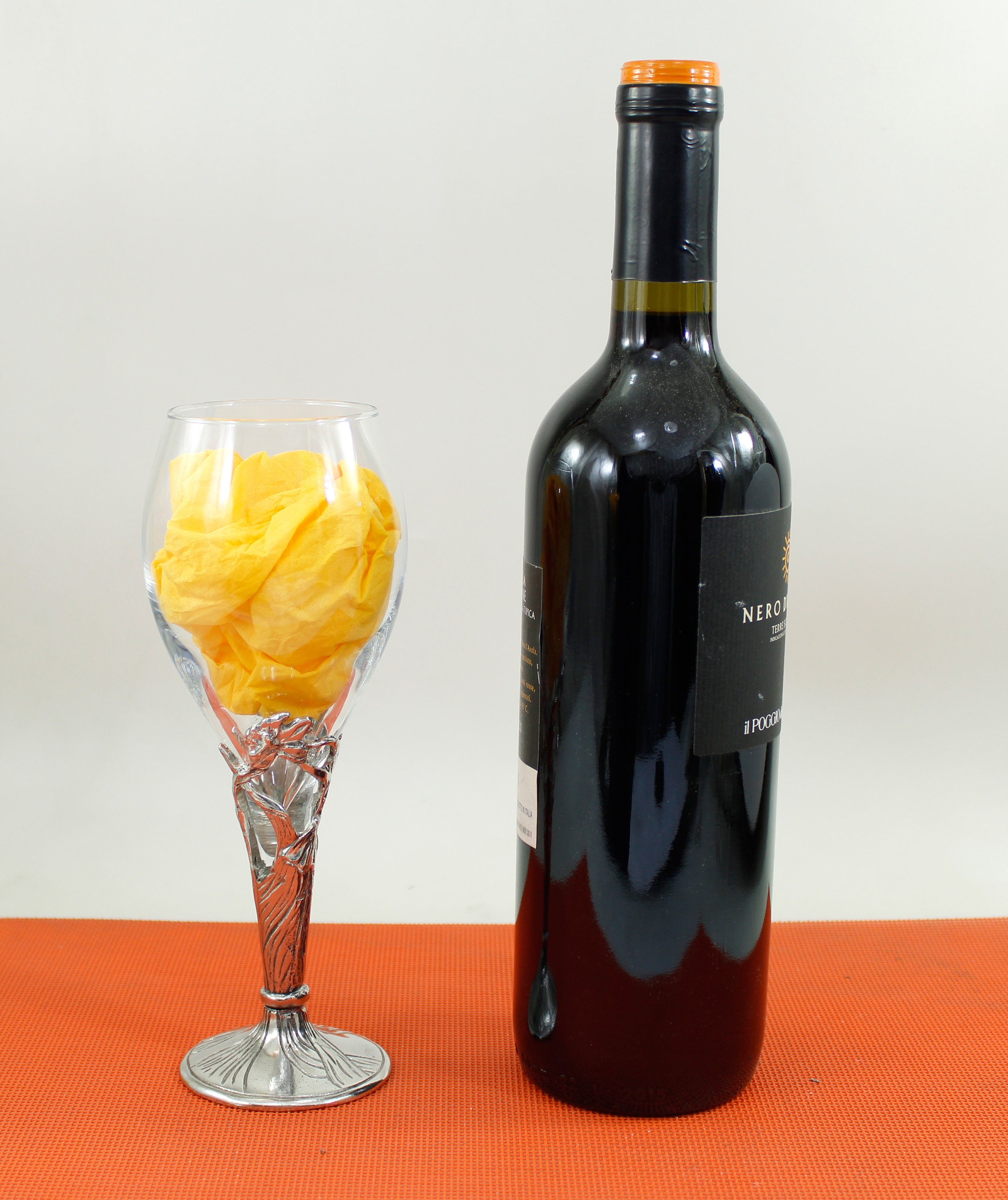 Elegant and Classy Glass Goblet, Gives a Touch of Chic to Your Table ...