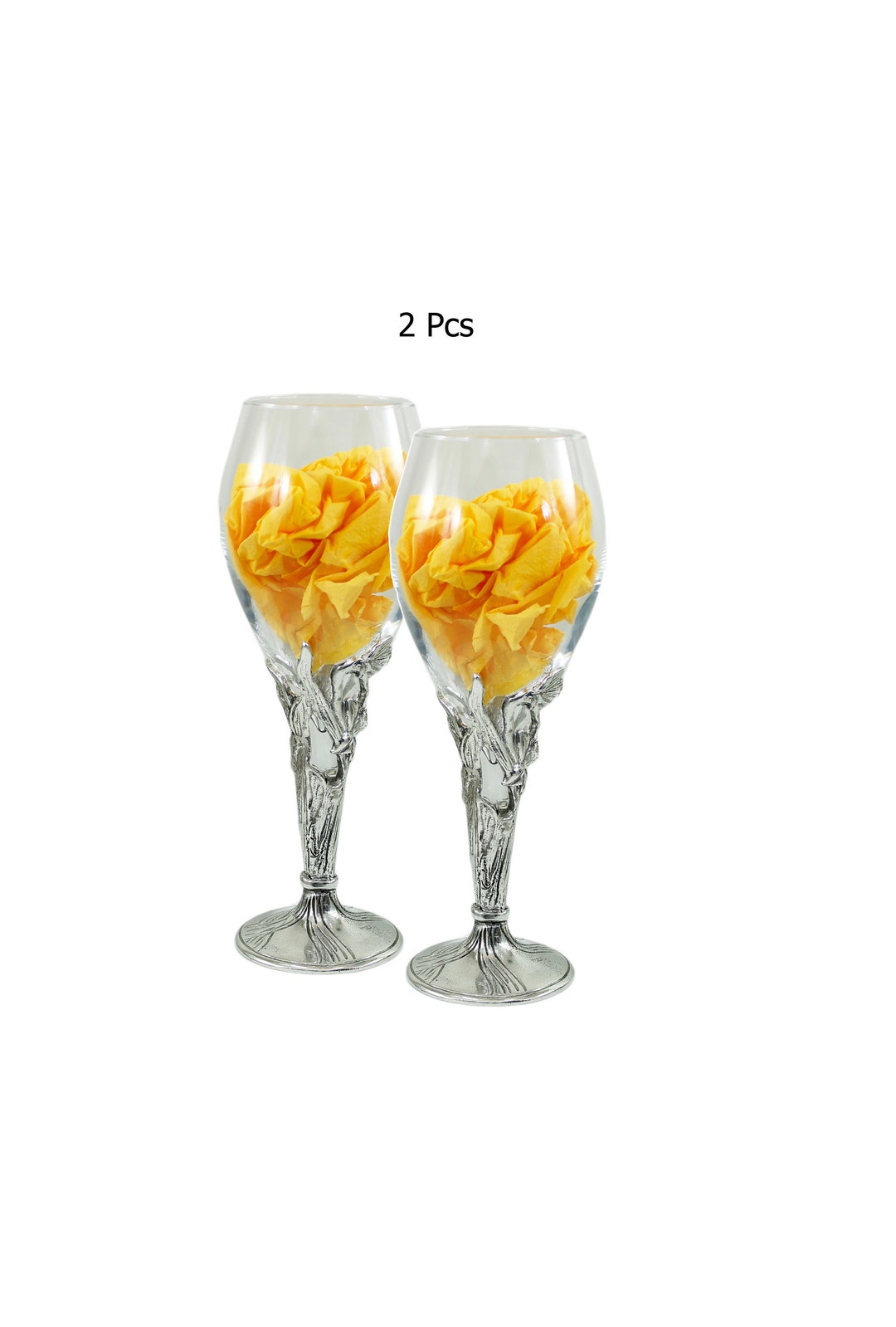 Elegant and Classy Glass Goblet, Gives a Touch of Chic to Your Table ...