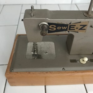 Child Size Sew E-Z Berlin Germany US Zone Sewing Machine Hand Crank ...