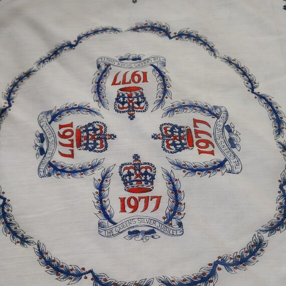 Vintage Queen Elizabeth 11 silver jubilee scarf 1977 - Gem