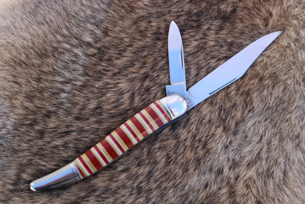 Vintage Imperial 2 blade pocket knife with rare colors in the handle