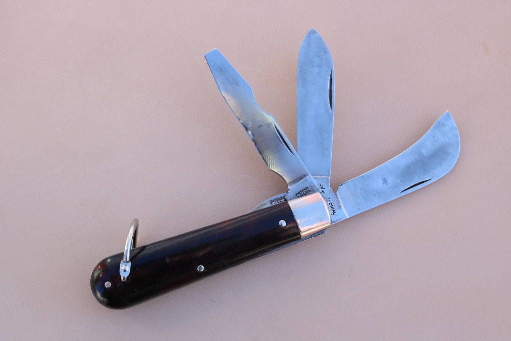 Vintage Colonial 3 blade knife