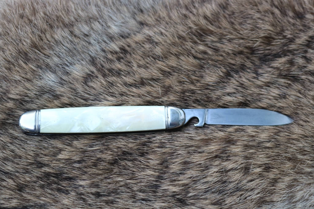 Imperial single blade trick knife