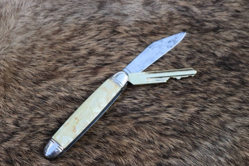 pocket knife Vintage Imperial knife with GM key