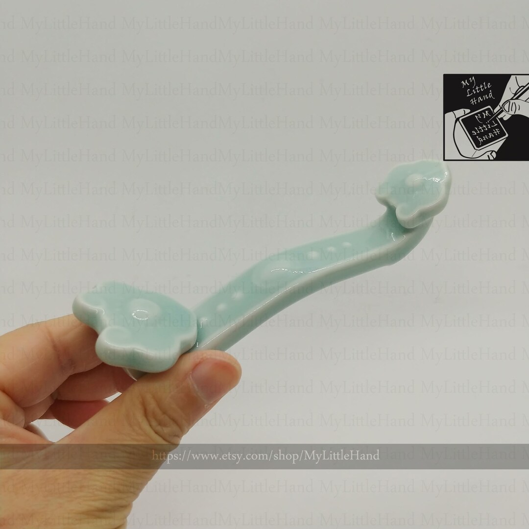 Light Green Porcelain "ruyi" (scepter) Paper Weight Brush Rest for ...
