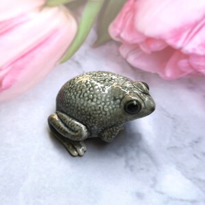 ZOOCRAFT Small Ceramic Frog Toad Figurine Gray Terrarium Garden Decor ...