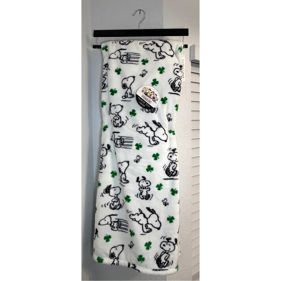 Peanuts SNOOPY St. Patricks Day Shamrock Throw Oversized 60x70 - Etsy