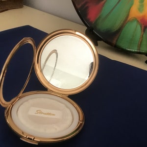 Beautiful Stratton Compact With Gorgeous Carnation Motif. Era 1960's/70 ...