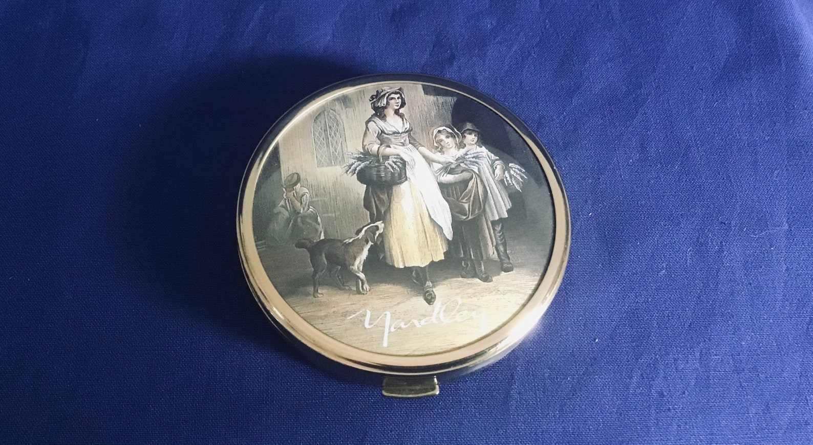 Vintage yardley Powder Compact. Flower Seller. - Etsy UK