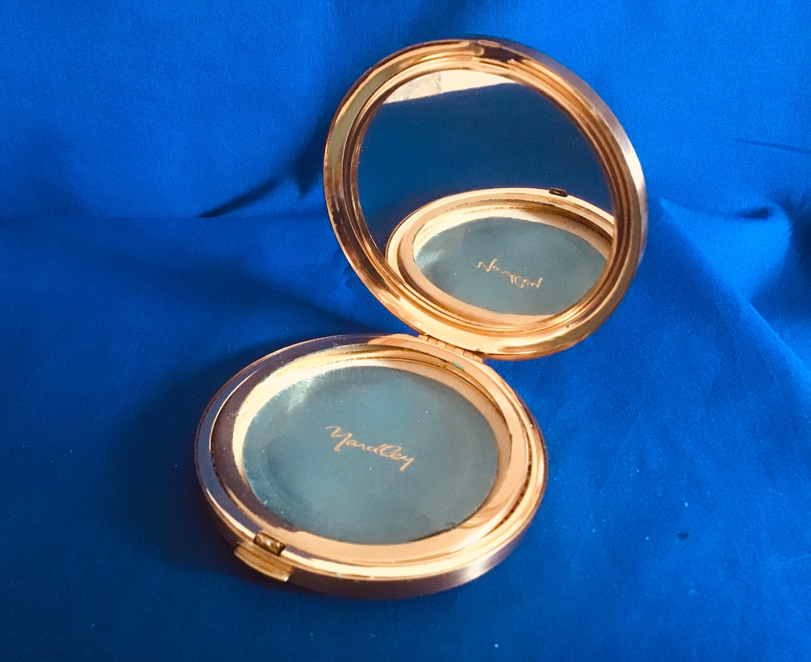 Vintage yardley Powder Compact. Flower Seller. - Etsy UK