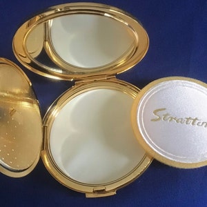 Stratton Powder Compact. Featuring the Queen Mother. Era 1950’s/1960’s ...