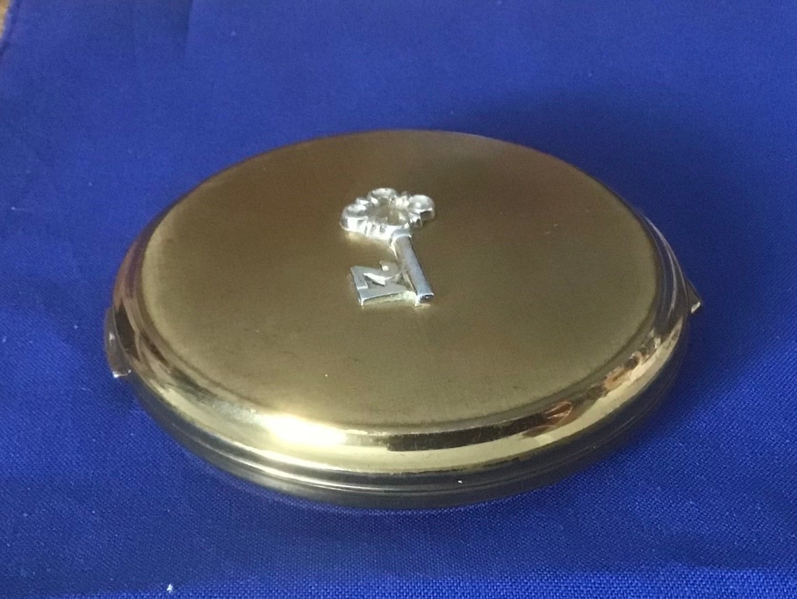 Stratton Vintage Powder Compact. Linen Background Design to Top Plus a ...