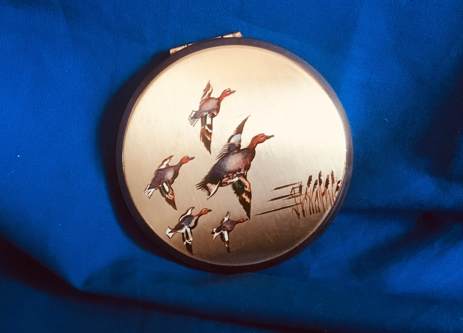 Vintage Stratton Compact. Gold Background & Flying Ducks. Era 1970's ...