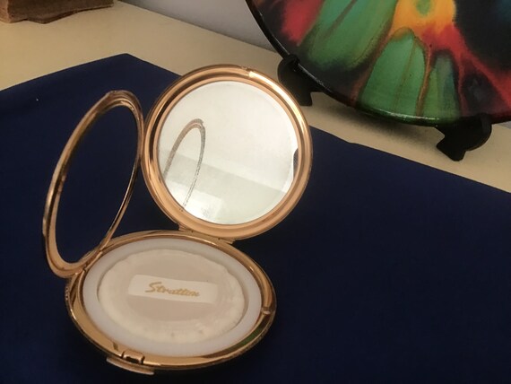 Beautiful Stratton Compact with gorgeous Rose Motif. … - Gem