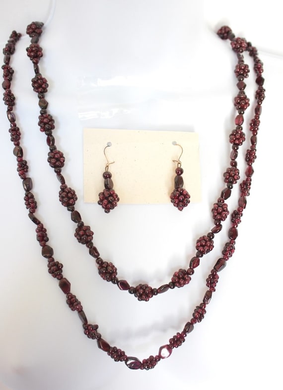 Vintage natural garnet hand - Gem