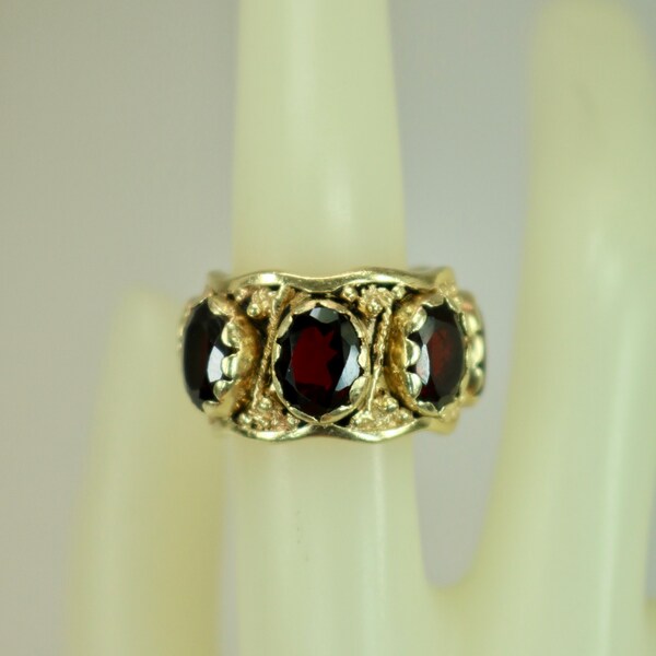 Gold Garnet Ring - Etsy