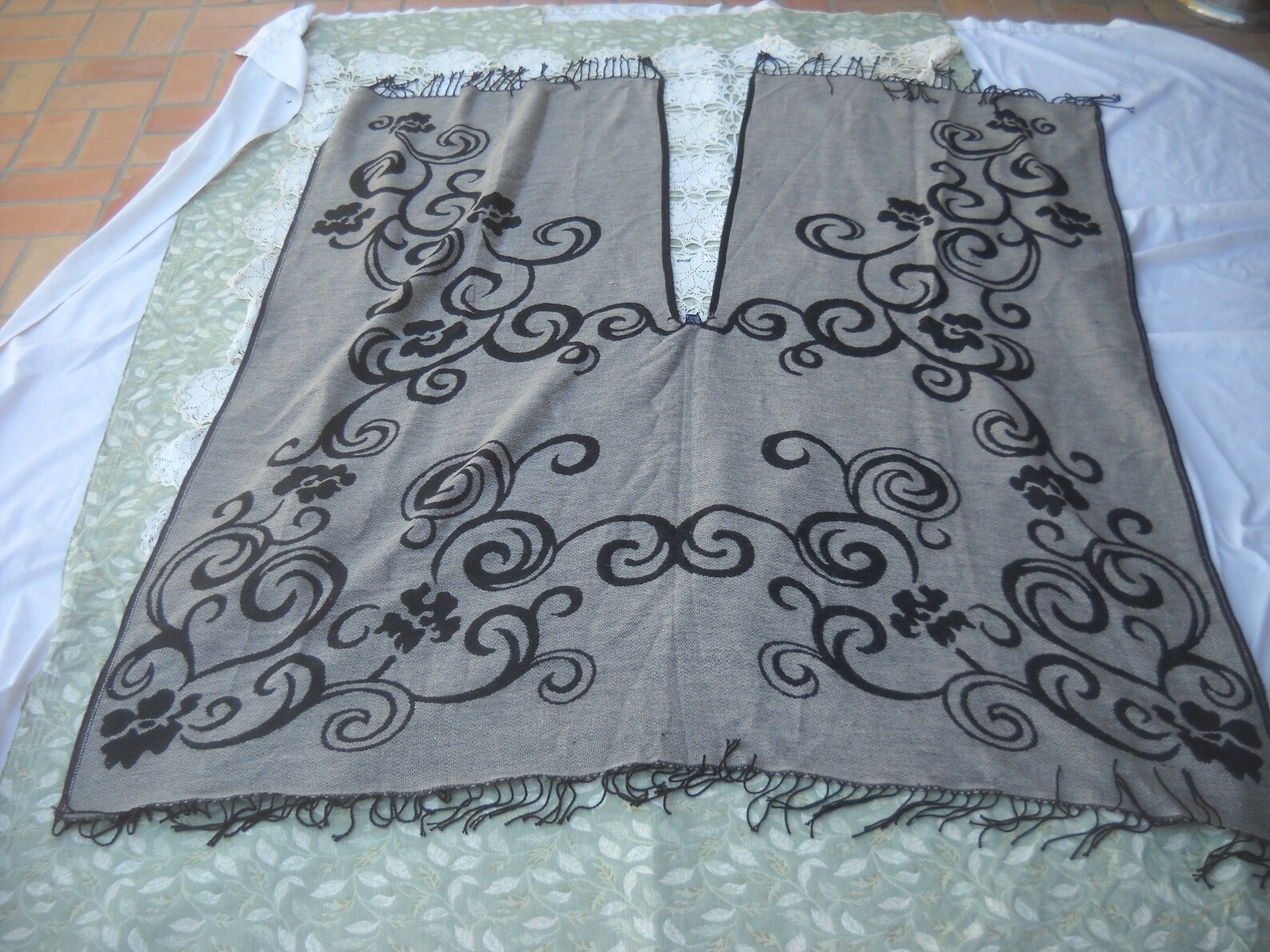 Reversible Shawl With Floral Contrasting Design Made of SOFTEST 50% ...