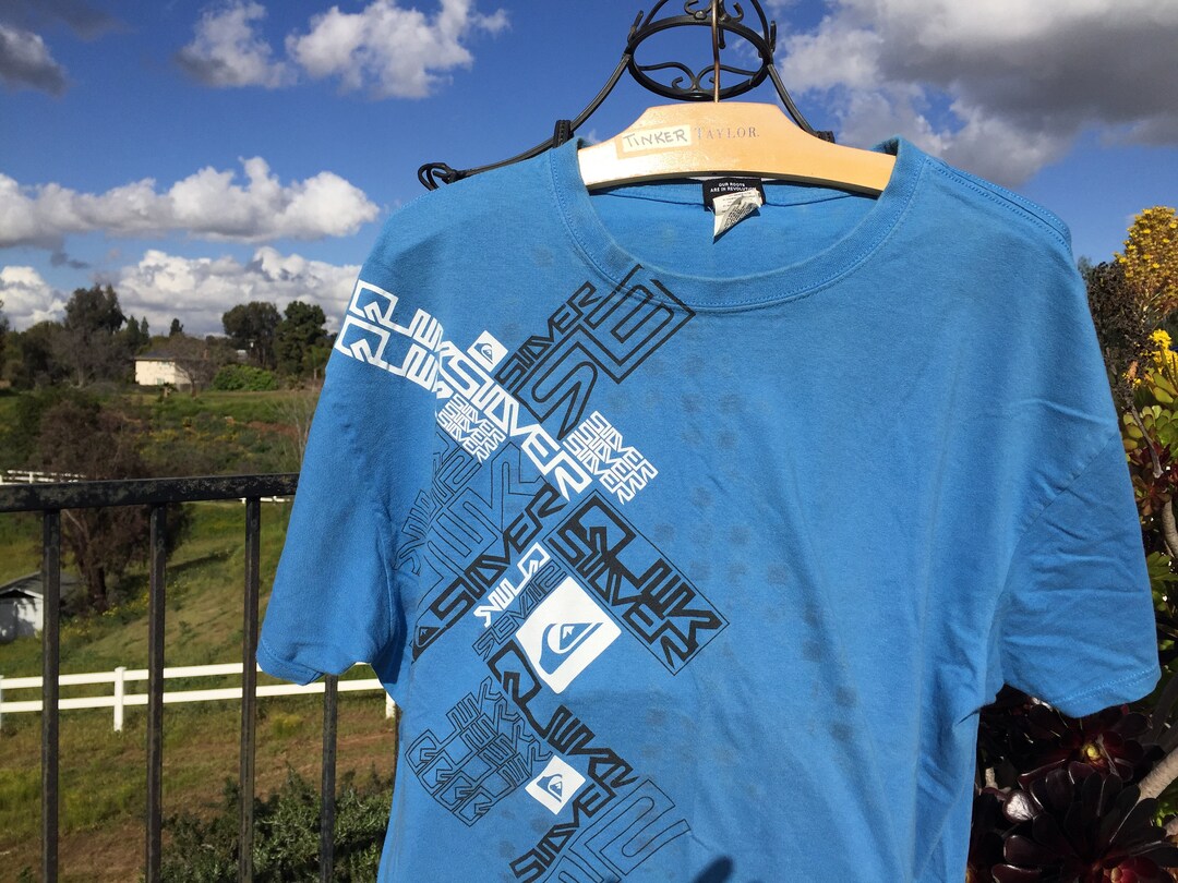 Sky Blue QUIKSILVER (quicksilver) GRAPHIC T Shirt Size XL 100% Cotton ...