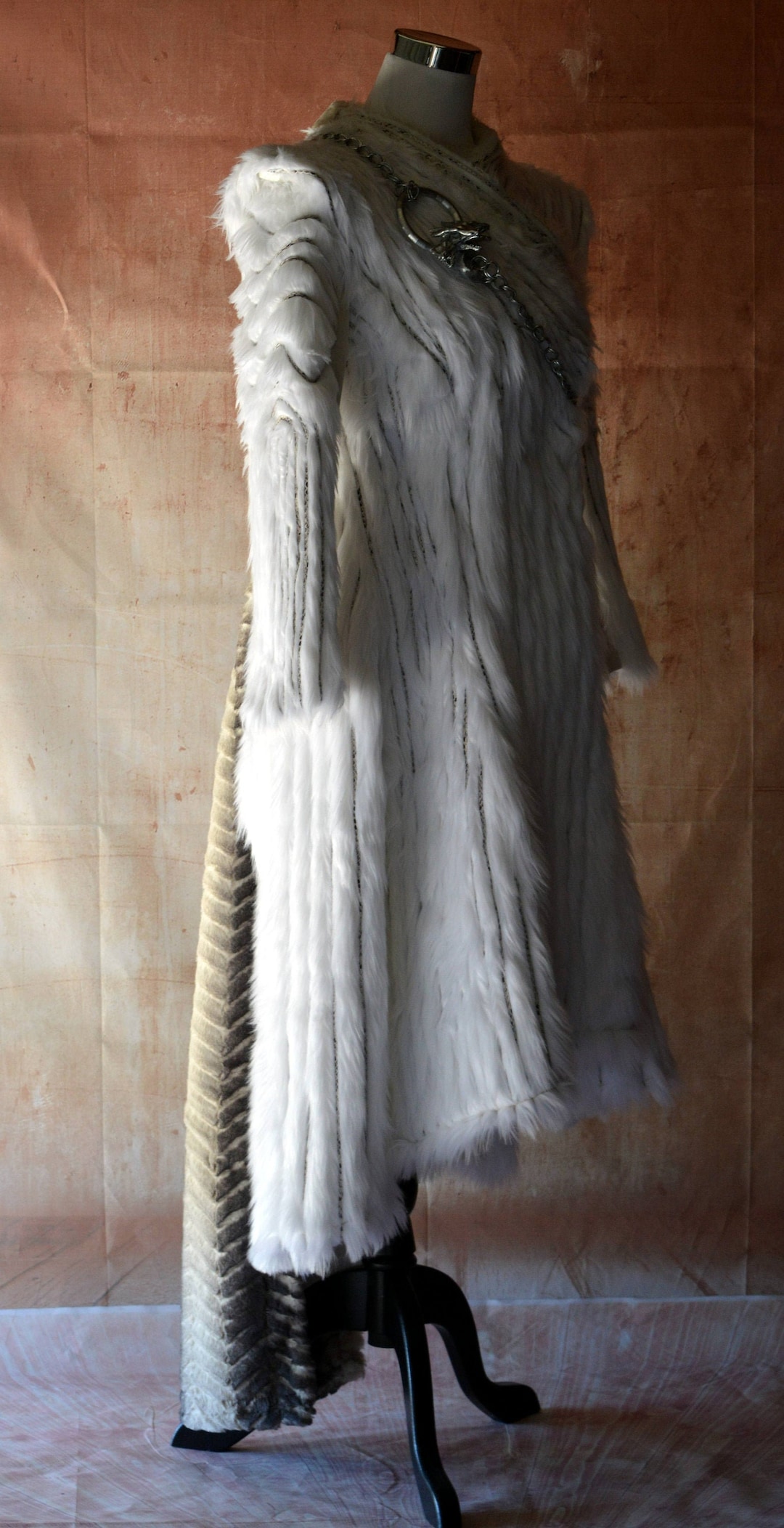 Daenerys Fur Coat Targaryen, Games of Throne Season 7, Fur Dress, Jon ...
