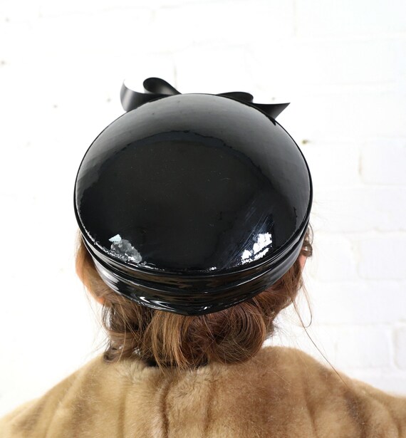 1950s Black Shiny Patent Hat | 50s Black Patent Fasci… - Gem