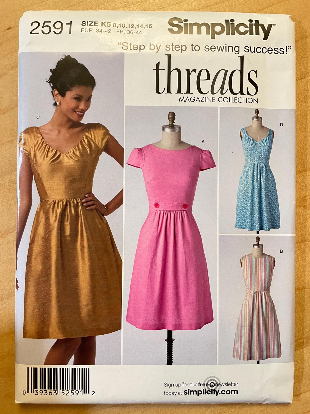 Simplicity 2591 Pattern UNCUT 2000s Threads Fit Flare Dress Knee Length ...