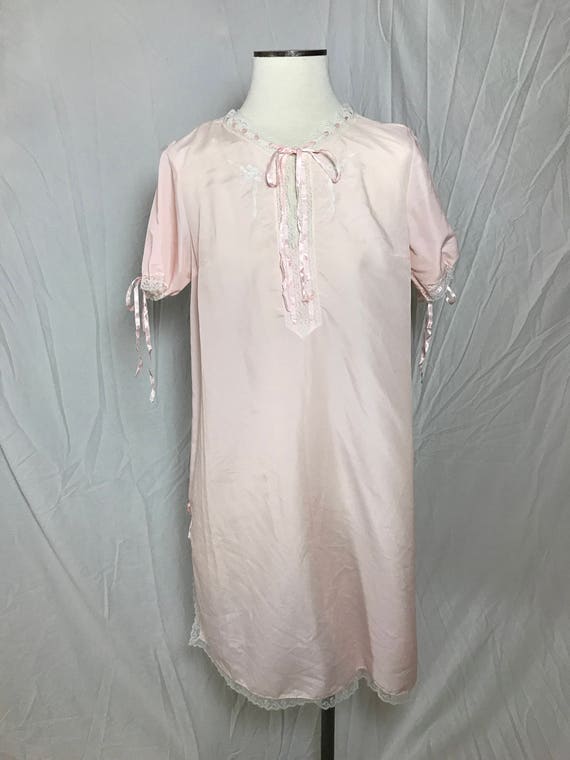 Vintage 1940s or 1950s Dwalyne Pale Pink Nightgown wi… - Gem