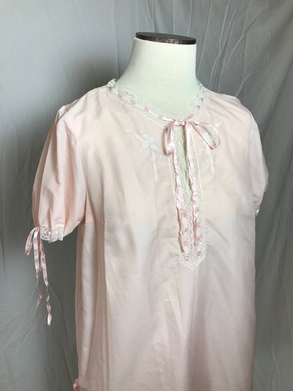 Vintage 1940s or 1950s Dwalyne Pale Pink Nightgown wi… - Gem