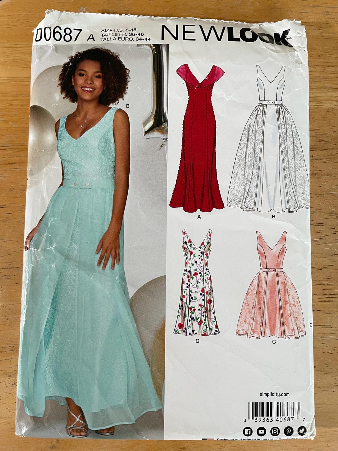 New Look 0687 6670 Pattern UNCUT V Neck Portrait Collar Princess Seam ...