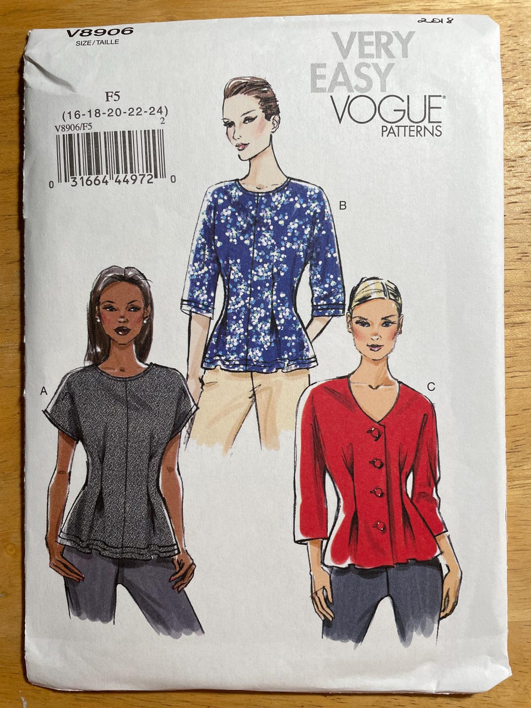 Vogue V8906 8906 Pattern UNCUT Very Easy Round Scoop Neck Fit and Flare ...