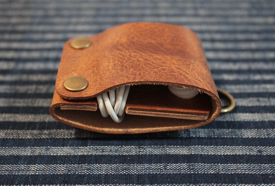 Minimalist Leather Earphone Case With Personalization/ - Etsy