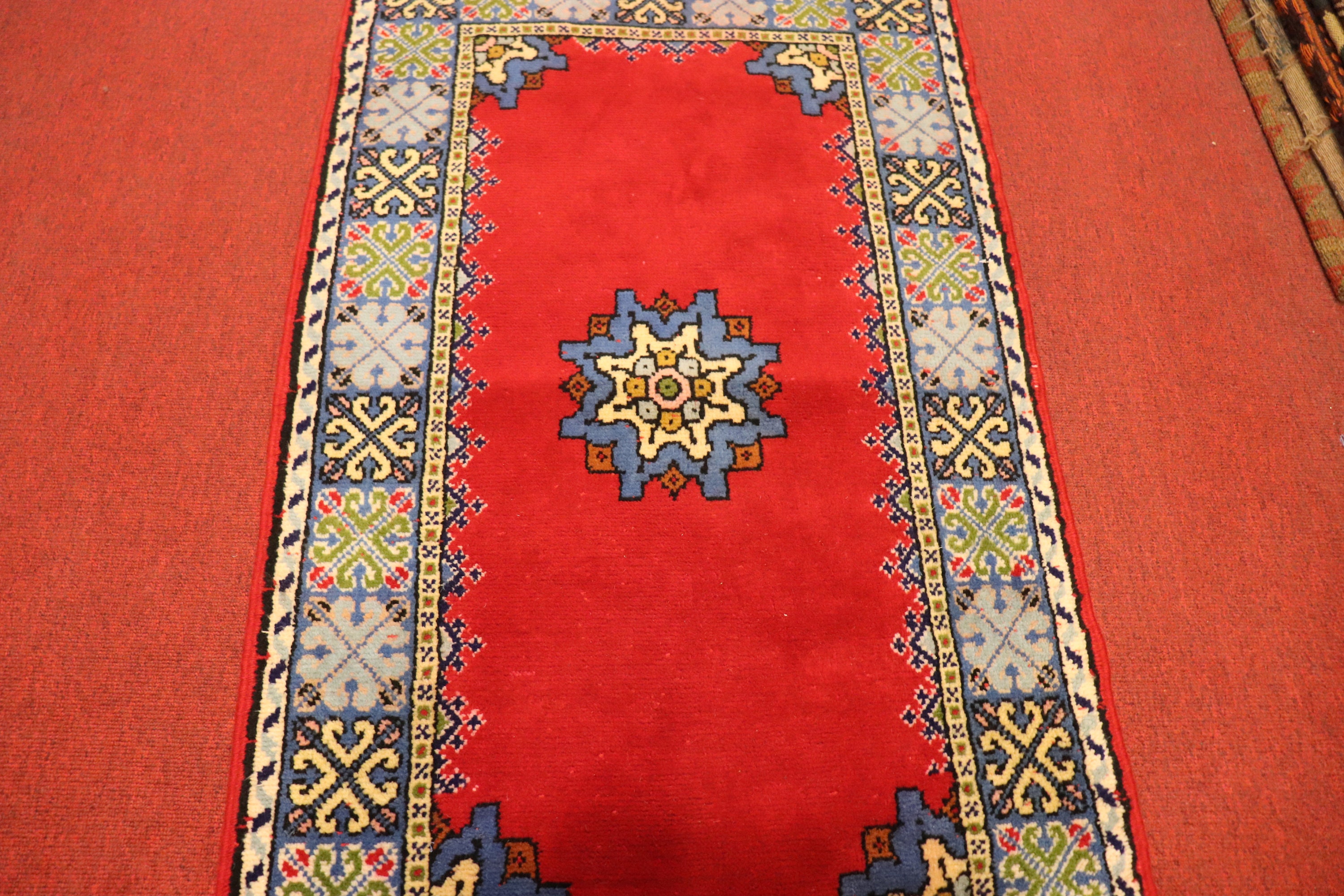 Size 2 8 X 4 9 Feet Vintage Turkish Red Oushak Small Gabbeh Etsy