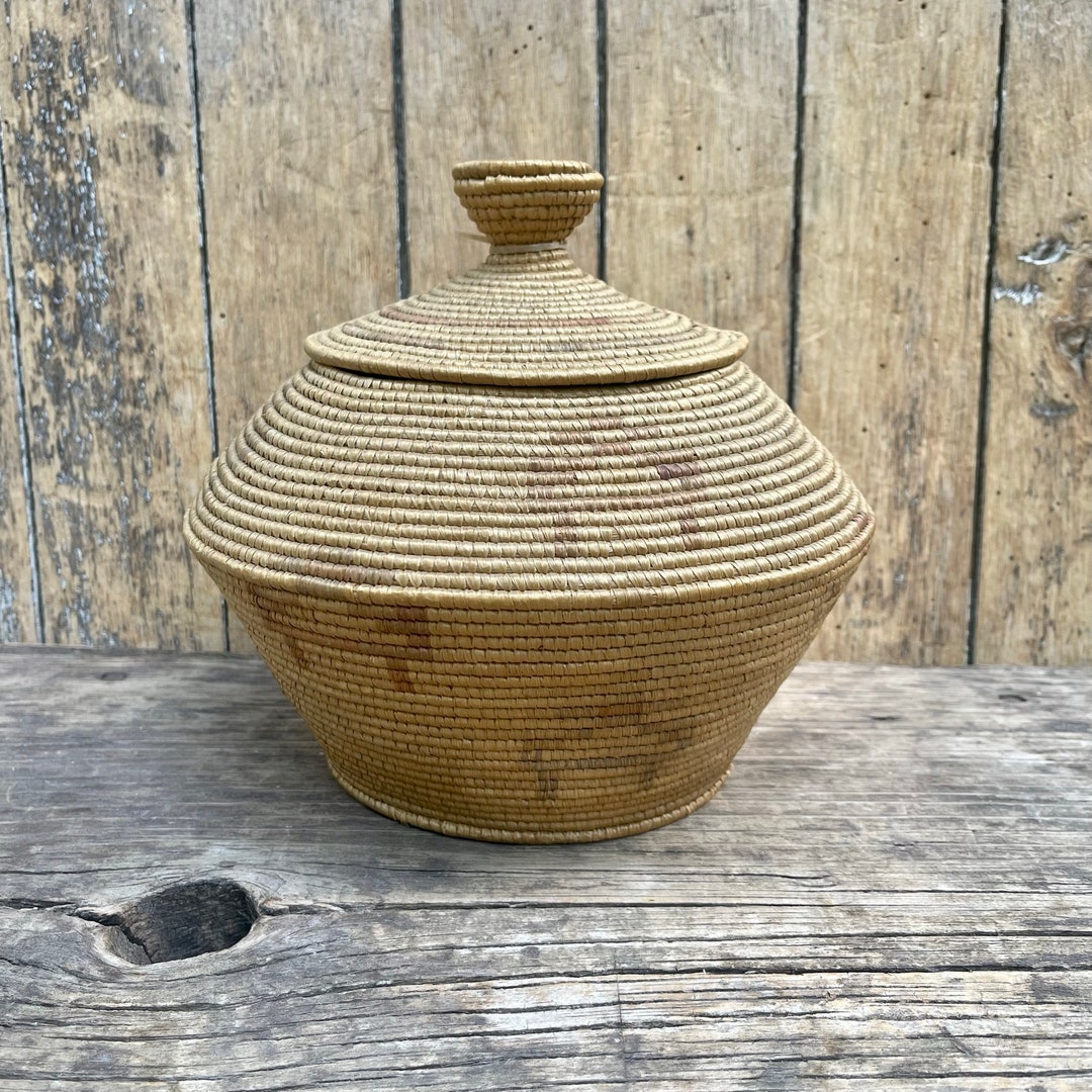 Vintage Alaskan Yupik Sea Grass Basket, Native Alaskan Basket With Lid ...